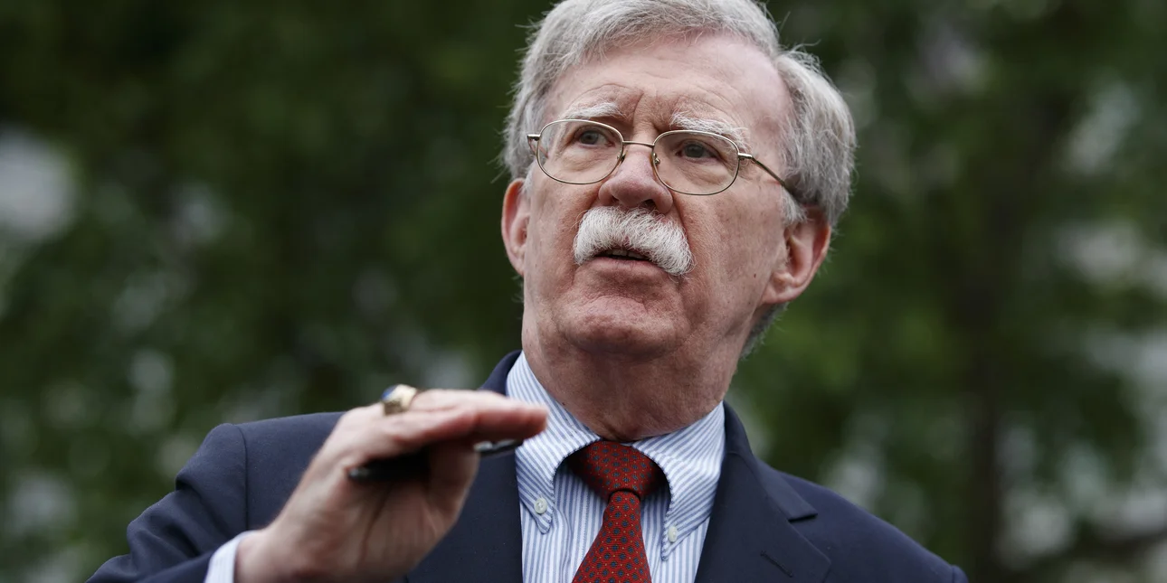 John Bolton: Reagan u rrotullua në varr kur dëgjoi Trump se i beson Putinit